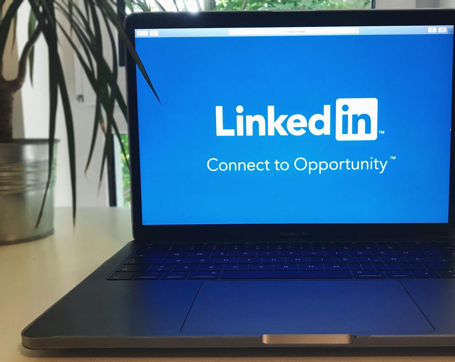 How to Introduce People on LinkedIn: A Simple Step-by-Step Guide